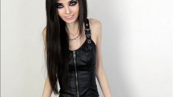 Milhares de pessoas pedem o fim do canal de YouTube de Eugene Cooney ...