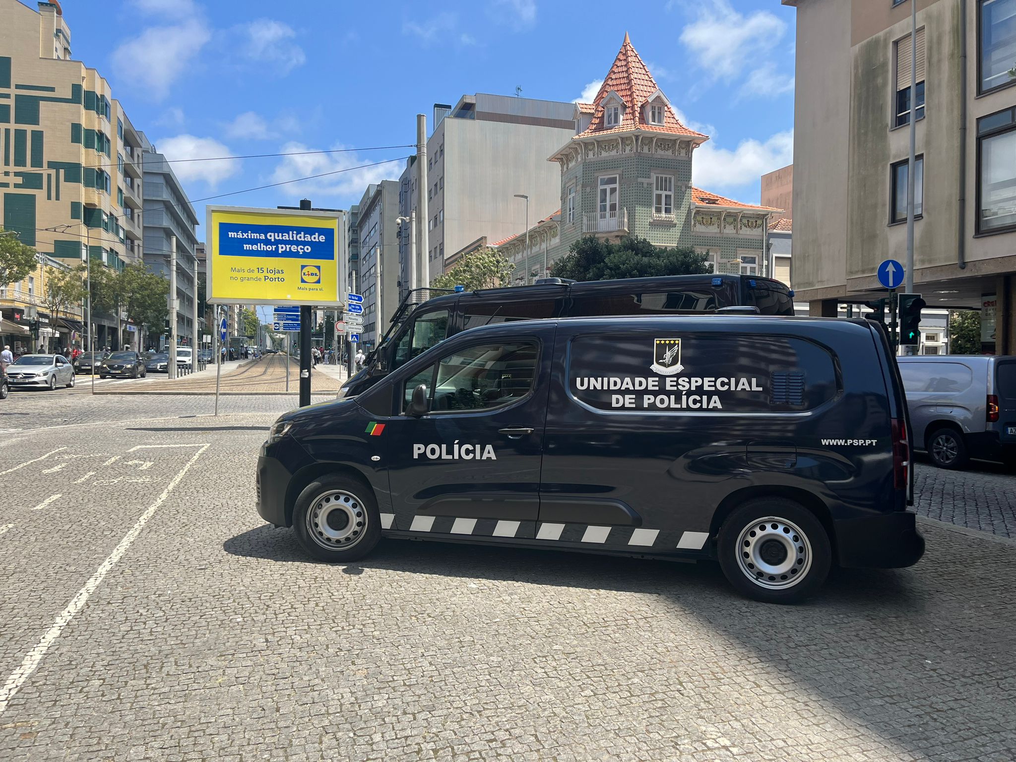 PSP do Porto em grande operação na estação de metro Matosinhos Sul