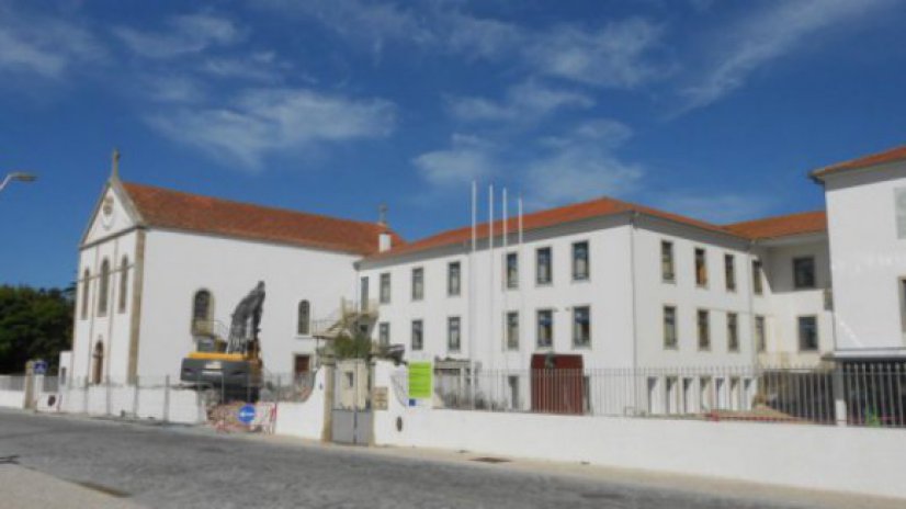 Covid-19: Governo envia equipa médica para lar e instala hospital na ...