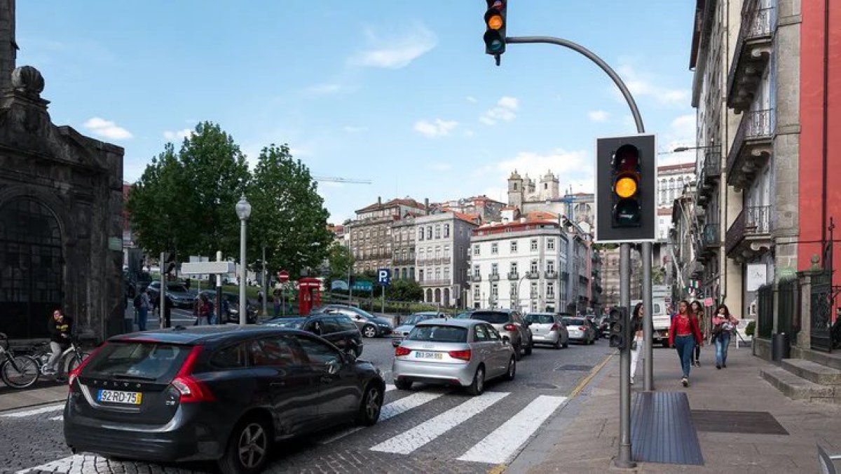 Requalificação da Rua do Infante D. Henrique com impacto no trânsito na ...