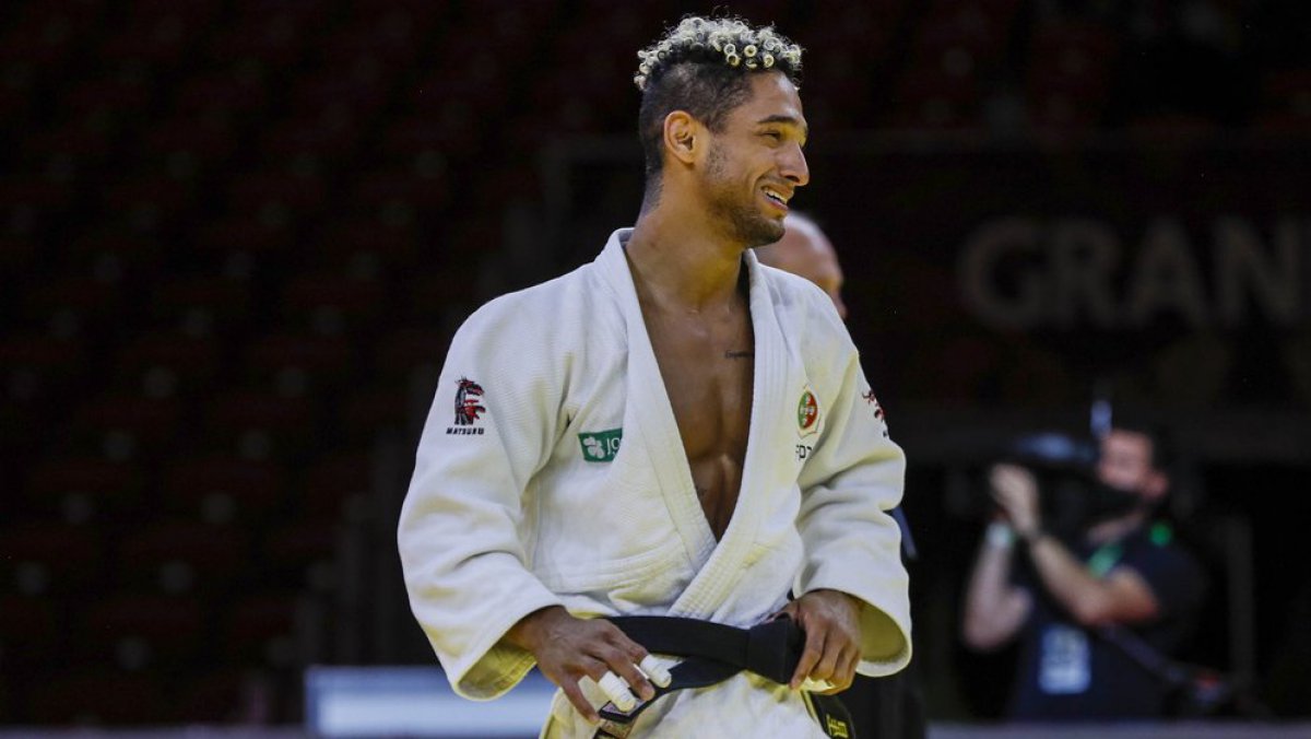 Rodrigo Lopes eliminado na estreia em -60 kg no mundial de Judo