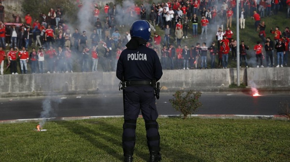 Apoiar claques ilegais pode dar até três anos de prisão