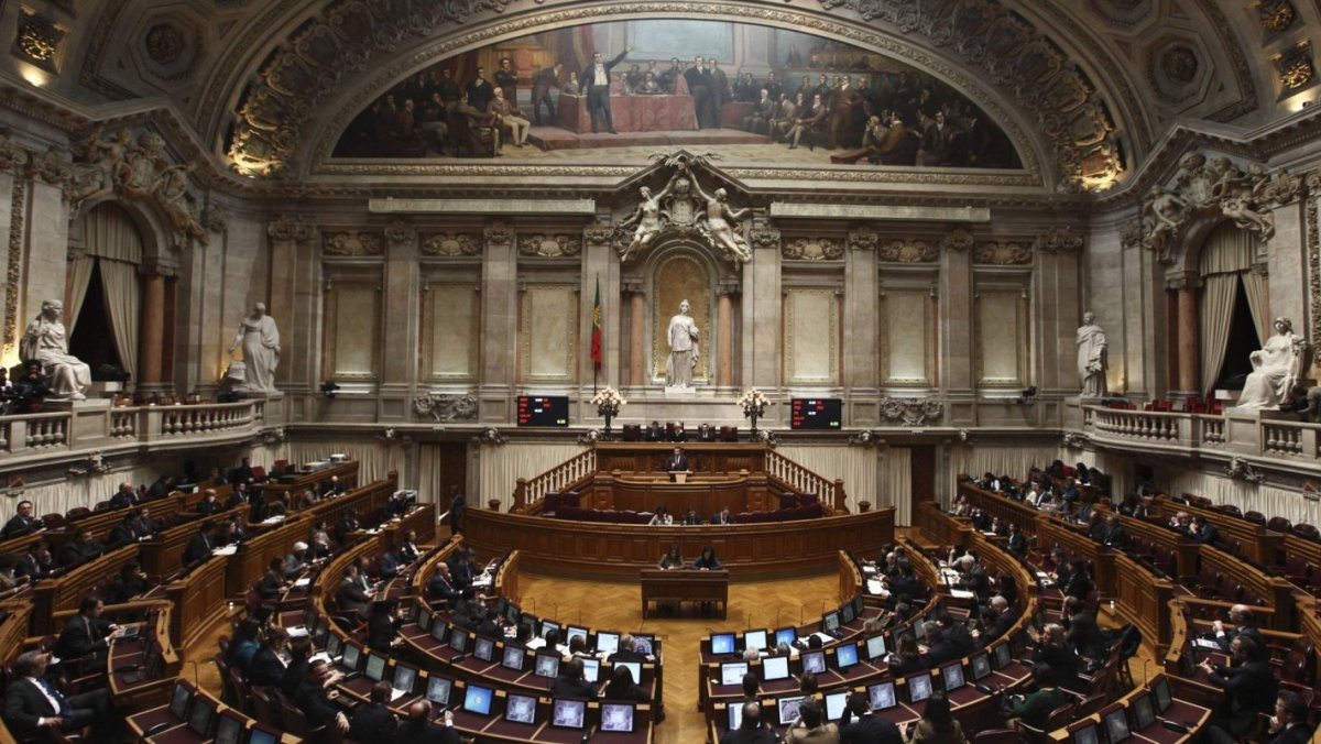 PAN e Livre vão abster-se no Orçamento