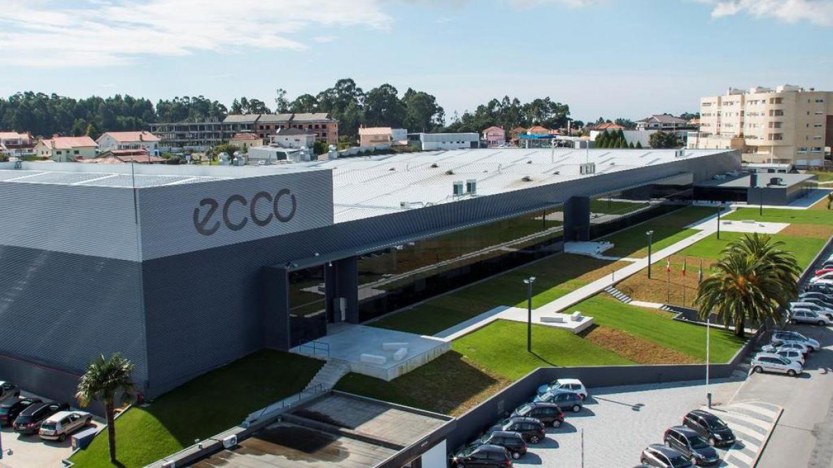 Funcionários da Ecco em protesto esta segunda-feira contra as demissões