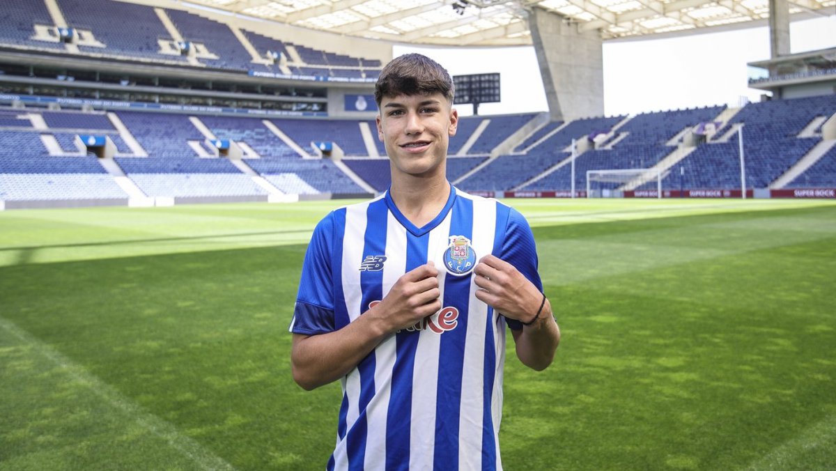 FC Porto (Formação): Leonardo Santos renova com os 'azuis e brancos'
