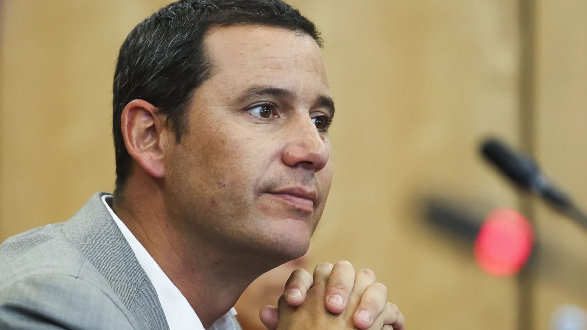 Galamba diz que Presidente da República tem direito de levar o que ...