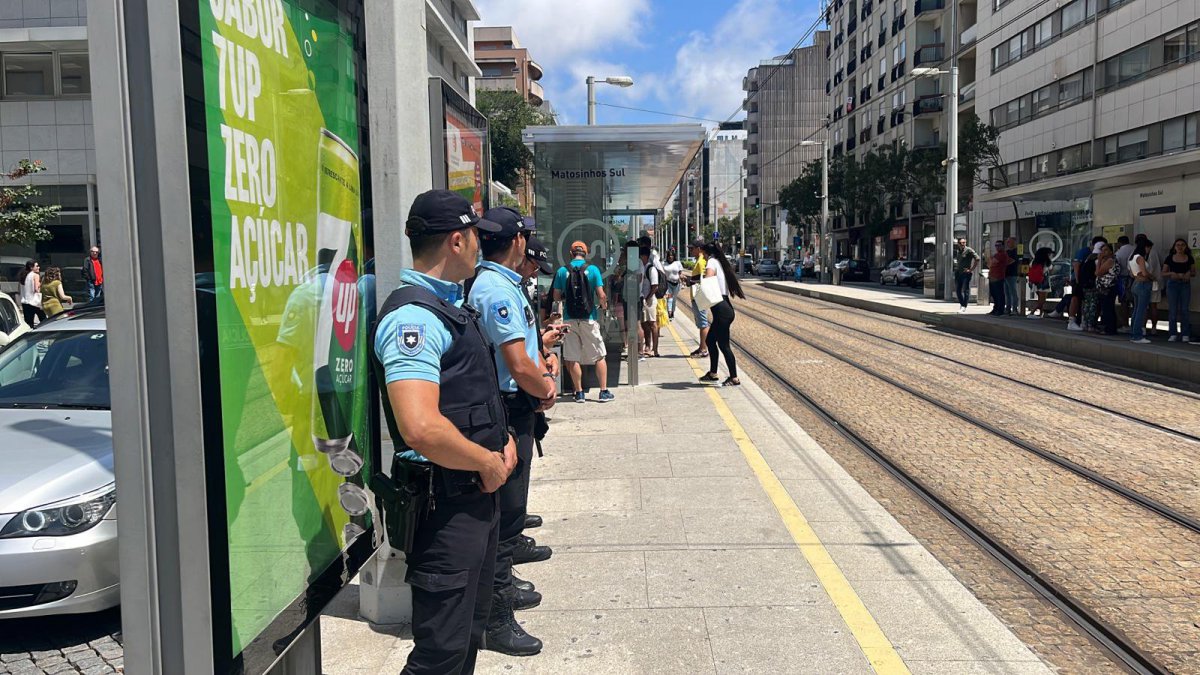 PSP do Porto em grande operação na estação de metro Matosinhos Sul