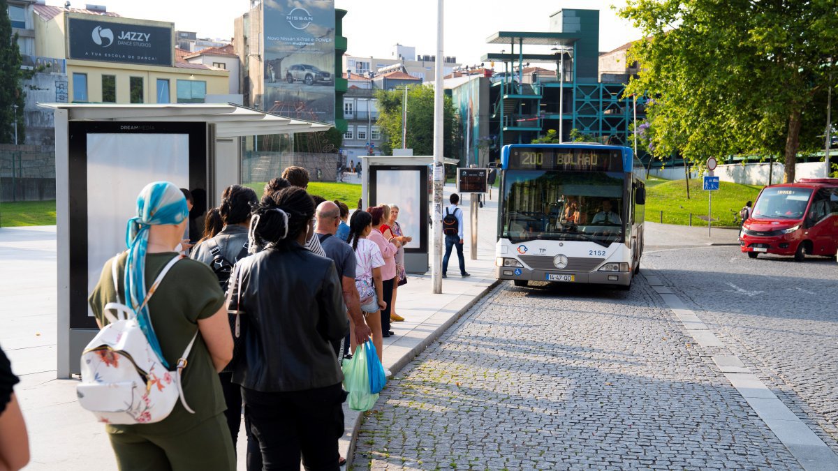 STCP. Horários dos autocarros em tempo real no Google Maps até final de ...