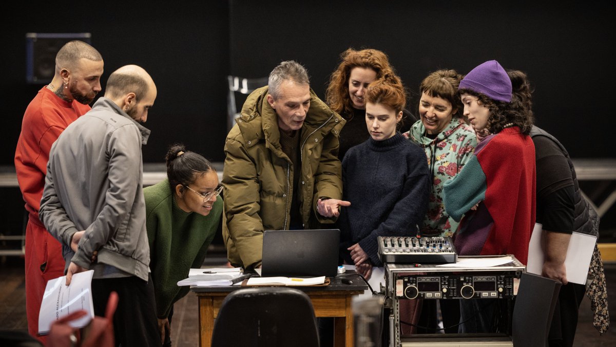 Encenador Nuno Cardoso leva "Fado Alexandrino" a palco com dedicatória ...