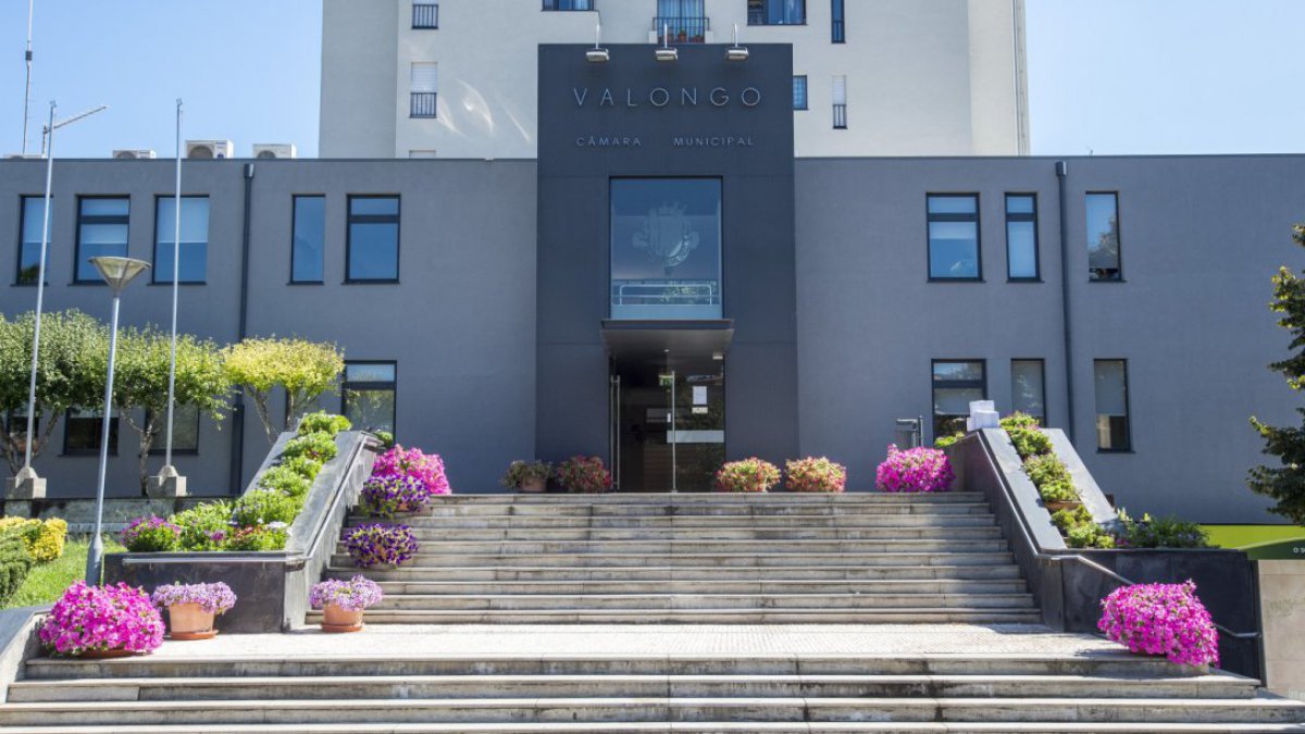 Câmara de Valongo pavimenta rua com resíduos da Lipor