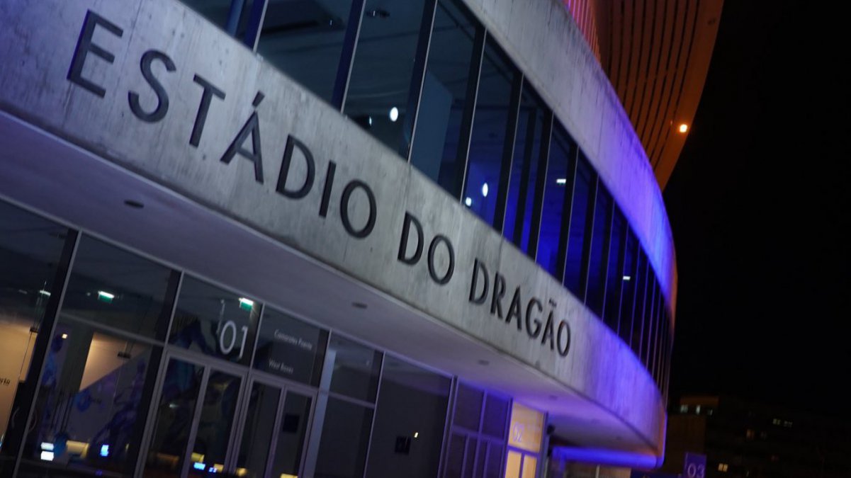 FC Porto emite comunicado sobre as faixas das claques roubadas do Museu ...