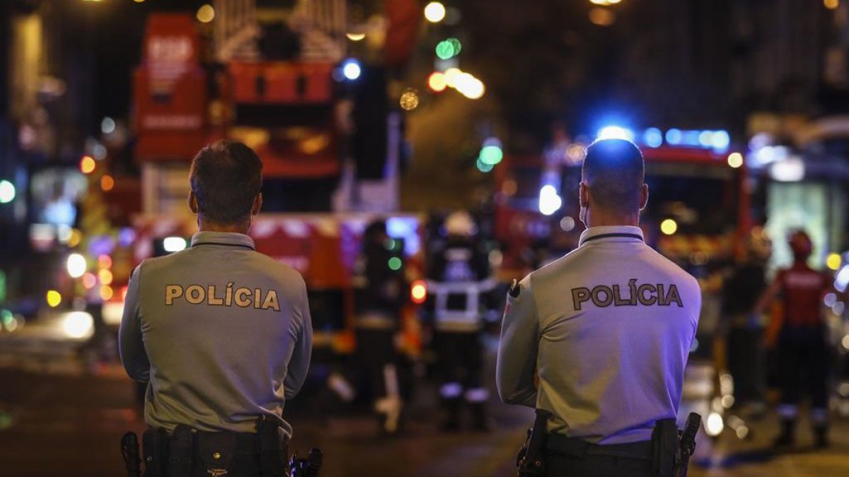 Dois homens detidos no Porto após roubo de carteira