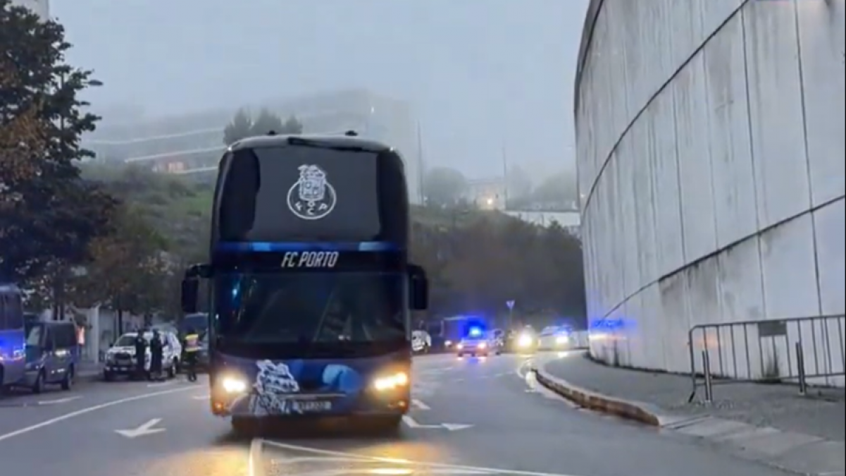 FC Porto: As imagens da chegada do autocarro dos azuis e brancos ao ...